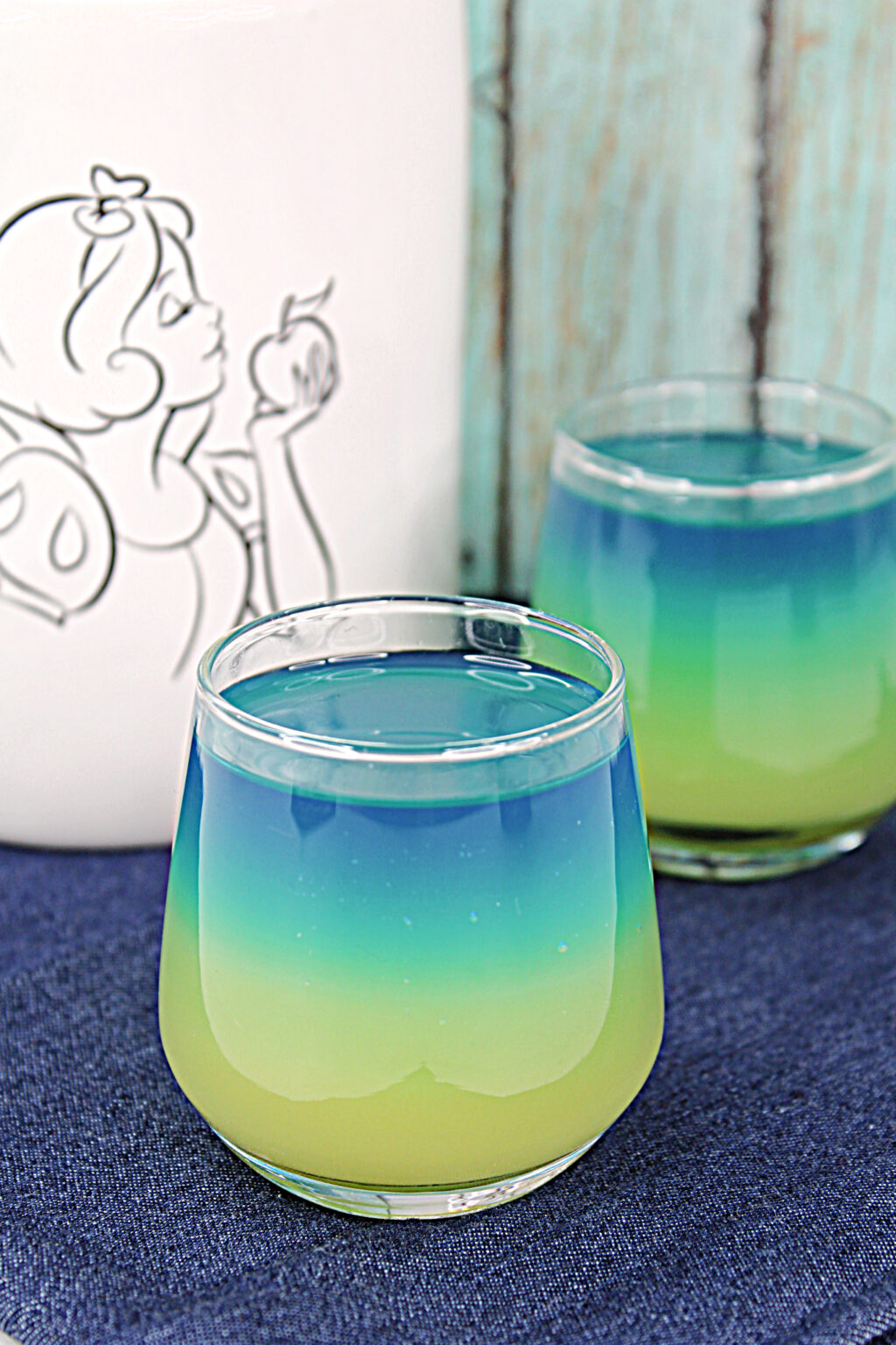 How To Make A Snow White Cocktail